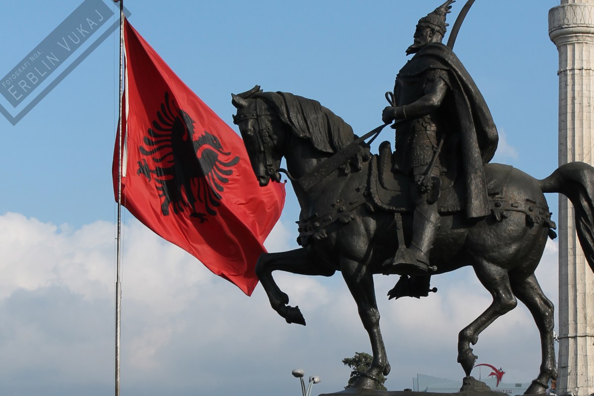 Nuk paska fund ironia, gjatë këtij 100-Vjetori të Pavarësisë…